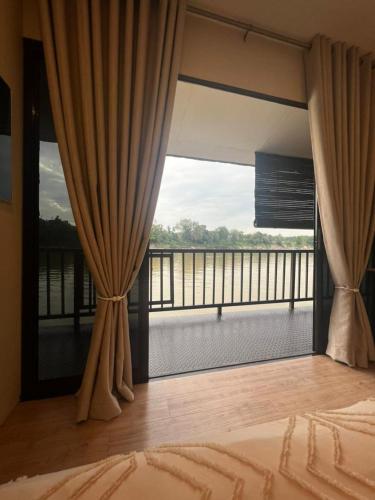 Chalet Terapung Laman Tok Ayah Temerloh - Temerloh