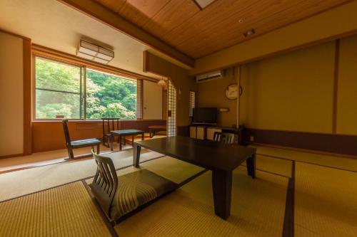 Watch the clear stream of Shima River from the giant open-air bath at ...