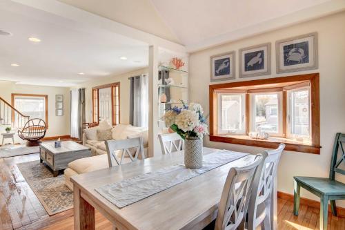 Beautiful Portsmouth Cottage By The Sea W/ Jacuzzi - Fall River, MA