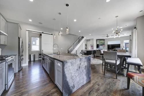 City Views - Walking Distance To Panthers Stadium - Charlotte, NC