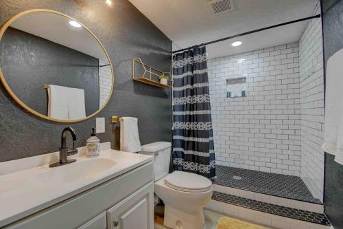 Casa Charleston-3br-2bath-private Hot Tub-pet Friendly-no Pet Fees! - Albuquerque, NM
