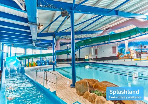 Ocean Escape 200m From The Sea, High Spec Town Centre Entire Flat, 3 Bedrooms, Tvs All Rooms - Porthcawl