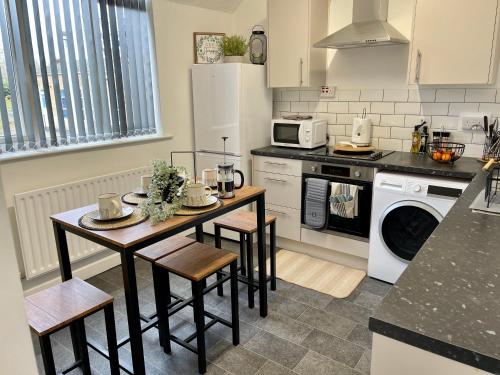 Casa Lobo's Beautiful Suites Apartment 1 Free Offroad Parking - Wolverhampton
