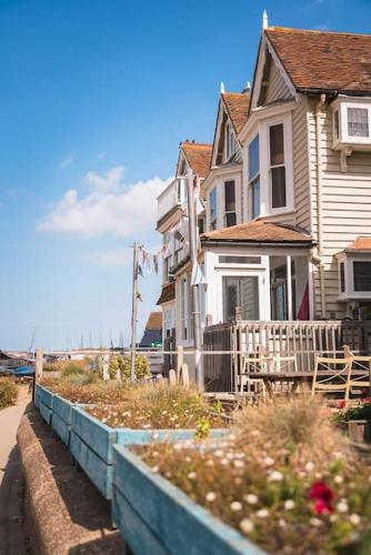 Sea La Vie! Beautifully Furnished Home In Central Whitstable - Whitstable