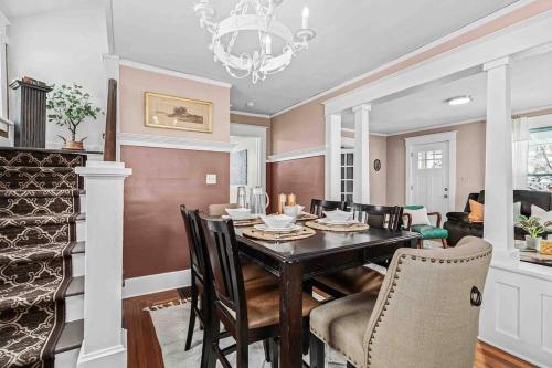 Eclectic Bungalow In The Heart Of Royal Oak - Birmingham, MI