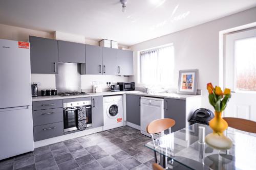 Stunning Canal View 2 Bedroom Home With Free Parking - Manchester