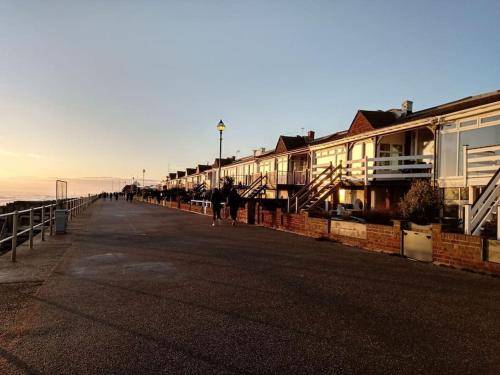 Lovely 1-bedroom Flat Within Minutes From The Beach! - Bexhill
