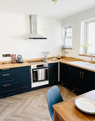 * Fisherman’s Cottage * With River Views (Dog Friendly!) - Appledore