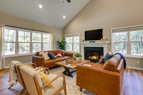 Chic Wisconsin Retreat With Deck, Grill And Fire Pit! - Wisconsin Dells, WI