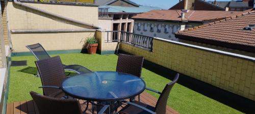 Atico Auditorio Disfrute Sus 40 Metros De Terraza Orientada Al Sur - Oviedo