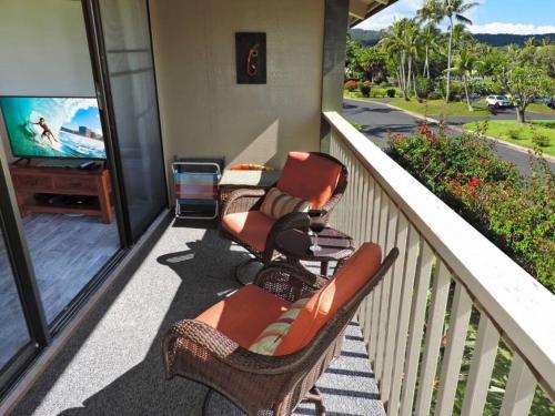 Charming Home By The Pool Near The Beach - Kalaeʻōʻio Beach Park