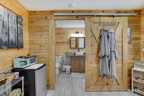 Farm Stay: Modern Barndominium In Lakeland! - Plant City, FL