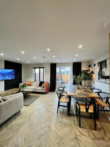 Charming 3-bed House With 1 Parking Space - Canterbury