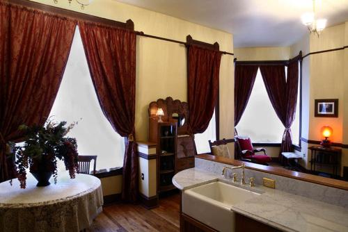 Martin & Mason Hotel - Deadwood, SD