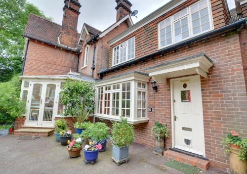 Stable Mews Cottage - Royal Tunbridge Wells