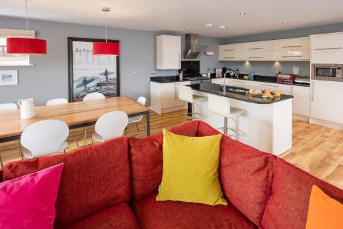 Pointbreak Sleeps 12 With Hot Tub-great Celebration House-dog Friendly - England