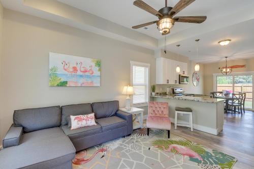 Walk To Restaurants! Coastal Carolina Escape - Ocean Isle Beach, NC