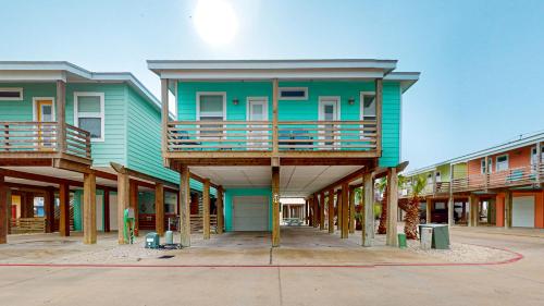 From $76 - OV21 Beach House on Stilts located near the Beach, Shared ...