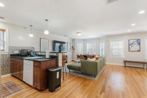 Amazing Family-friendly And Group-friendly Accommodation #Thebackdorch - Dorchester, MA