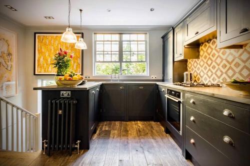 Kings Cross, Self-contained House & Private Garden - London, UK