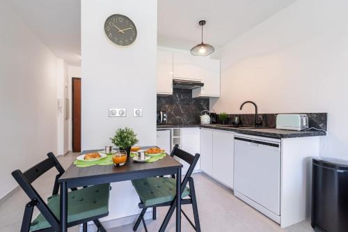 Pretty Studio Swimming Pool And Sea - Cagnes-sur-Mer