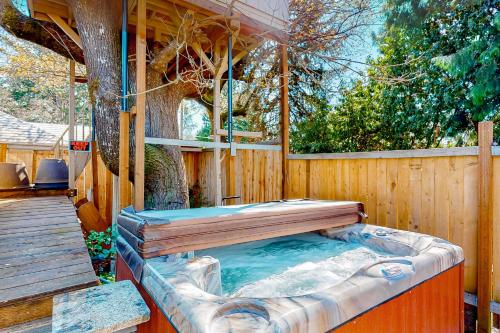 Treehouse Cottage - Portland, OR