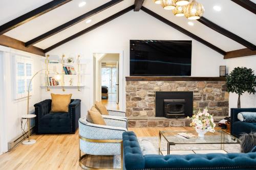 Cowry Acres - 11 Acre Enchanted Retreat, Hot Tub - Bucks County, PA