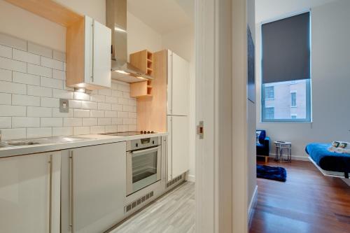 Crown Apartments 1b By Week2week Modern Comfort Stay - Haymarket - Newcastle