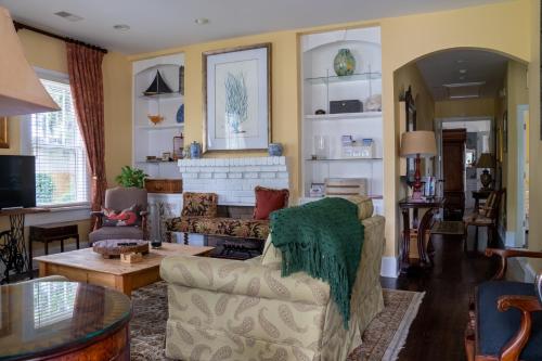 Magnolia Court Suites - Beaufort, SC