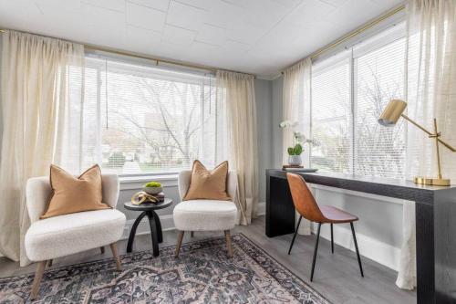 Quiet Modern Home W/ Hot Tub! - Parma, OH