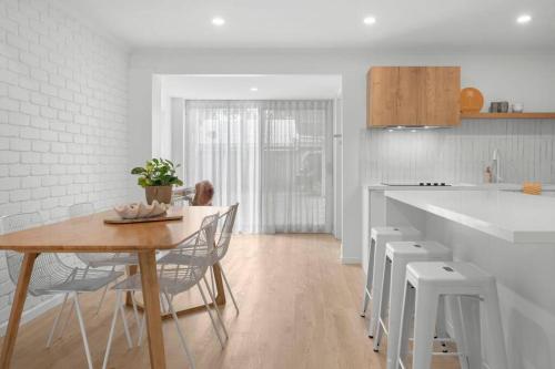 Vibes At Five Noosa - Noosaville