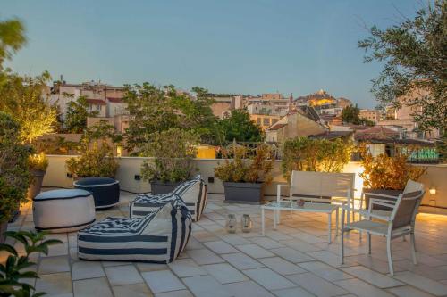 Ultimate 3 Apt Building in the Center for 15 ppl Deals & Reviews ...