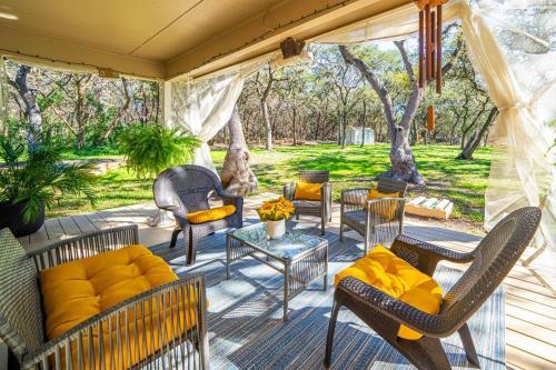 Master Bedroom With King Bed-free-wifi-snack-parkg In Relaxing Oasis - San Marcos, TX