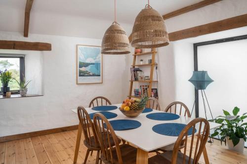Naut Retreat, The Big Barn - Spacious & Cosy Cottage, Walk To Porthcurno Beach, Pedn Vouder & Minack - Porthcurno