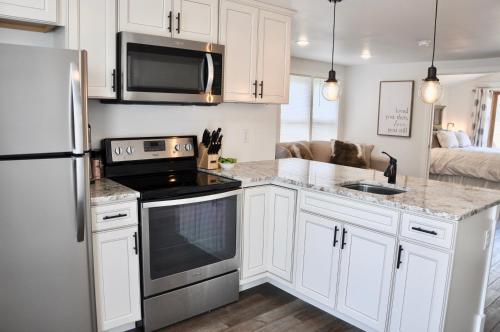 Adorable Bungalow W/ Private Patio Mins Away From Downtown Rapid City - Rapid City, SD