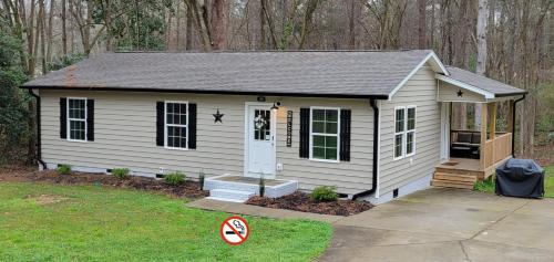 Downtown Waxhaw Home! 30+ Day & Pet Ok - Andrew Jackson State Park, Lancaster