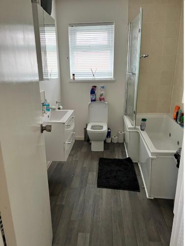 Belfast Macs Double Room Shared Bathroom - Belfast