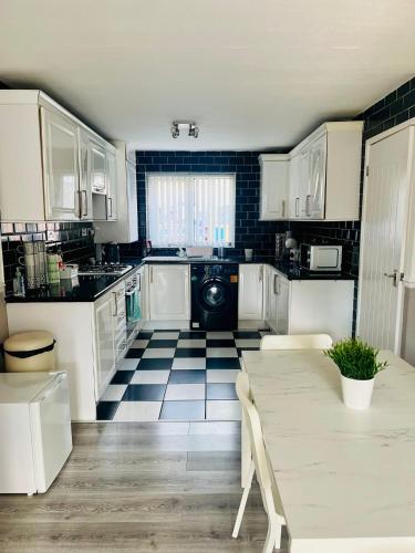 Allenby Walk Private Room In A 4 Bed Shared House - Manchester