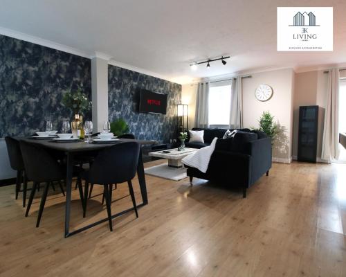 Spacious 3 Bedroom Duplex Apartment On Cardiff Bay - Free Private Parking - By Ekliving Luxe - Cardiff