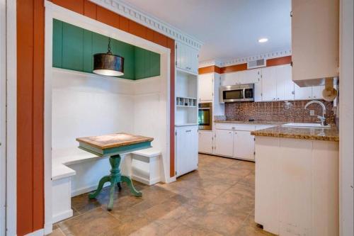 Elegant 6 Bedroom Home In Heart Of Memphis - Memphis, TN