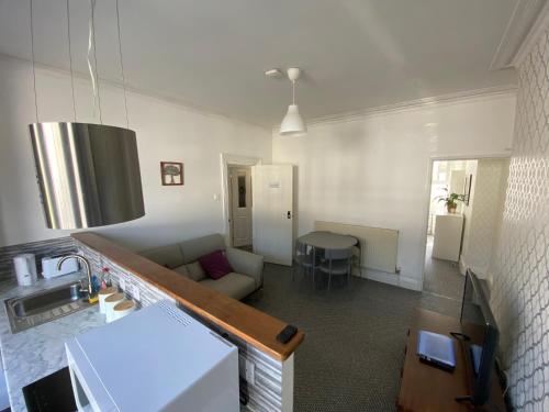 The Walnut Suite Lovely One Bedroom Flat In Stoke. - Plymouth