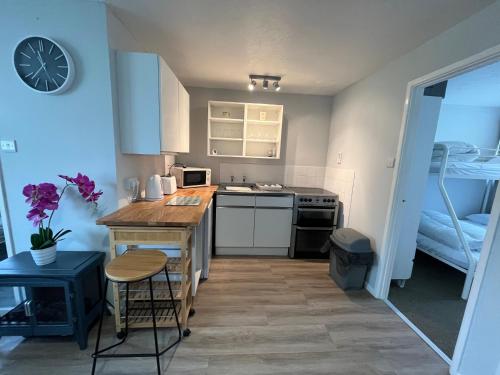 82, Two Bed Chalet On Belle Aire Holiday Park - Sleeps 5, Pet Friendly, Bed Linen And Towels Include - Hemsby