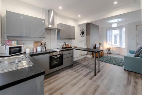 Liverpool Harrow Road Sleeps 6- Infinity Apartment - Liverpool, UK