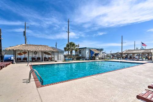 Galveston Getaway With Hot Tub Near Beach! - Galveston