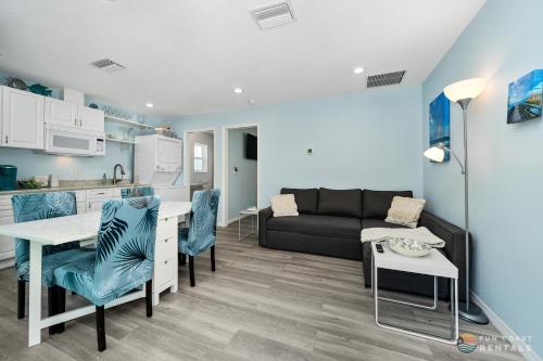 Dog Friendly Loft Steps From Beach With Gas Barbecue Grill And Upstairs Deck! - Smyrna Beach, New Smyrna Beach