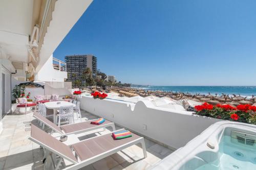 Superb Large Apartment On The Beach - Marbella