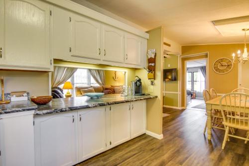Beachy Lewes Home W/ Outdoor Shower & Fire Pit! - Rehoboth Beach, DE
