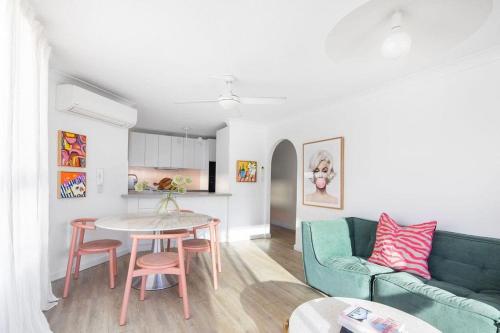 Blush On Broadbeach- Beachside And Pet Friendly, 3rd Floor Walk Up - Broadbeach