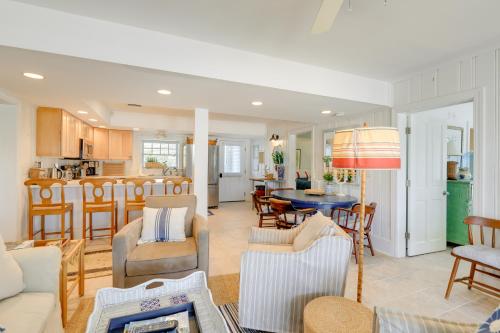 Atlantic Beach Condo - Walk To Beaches! - Atlantic Beach, NC