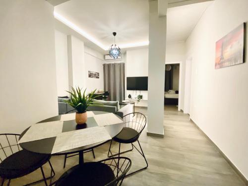 Central Grey Quiet Apartment - Thessaloniki